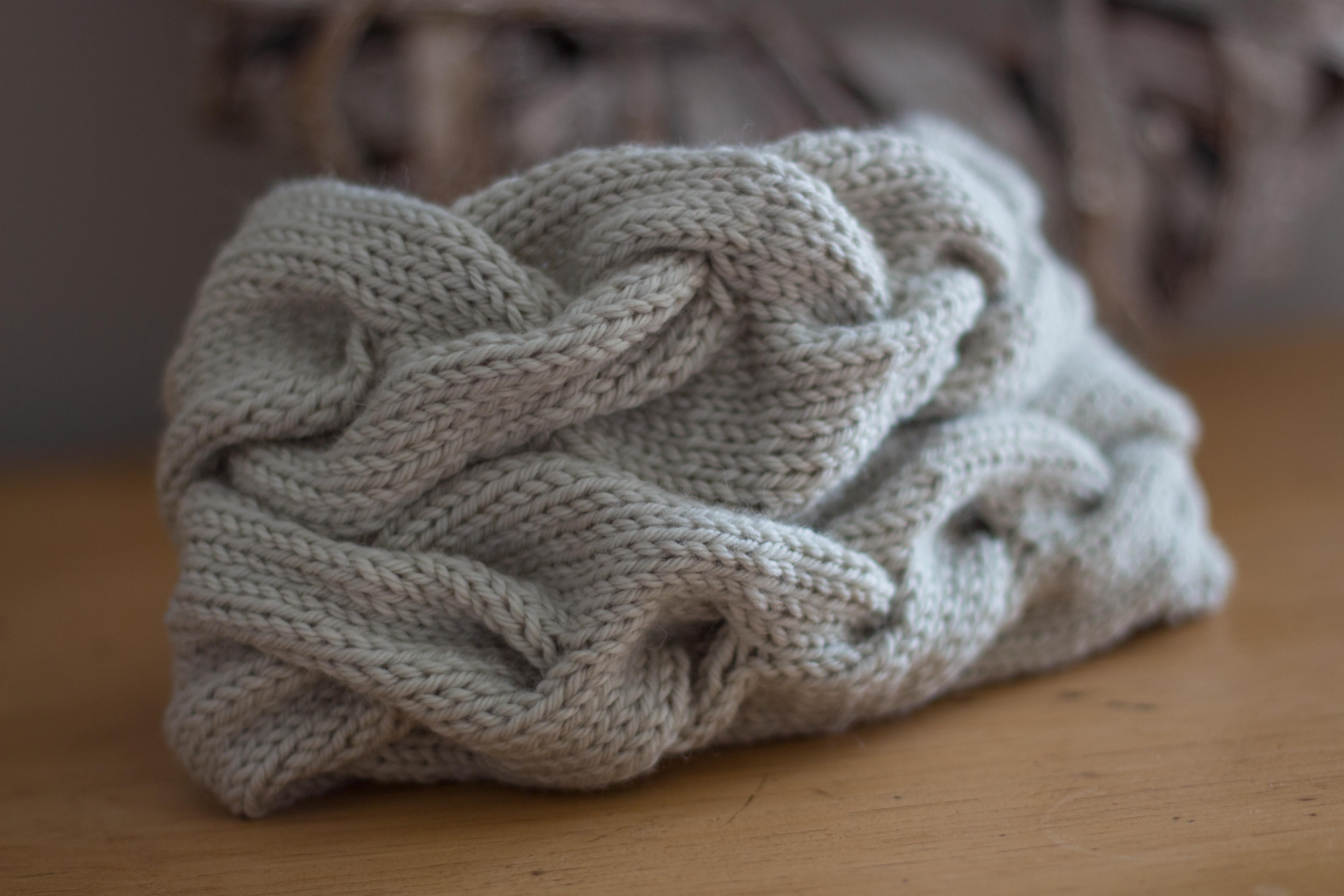 A Very Braidy cable cowl - knitting pattern | Shortrounds